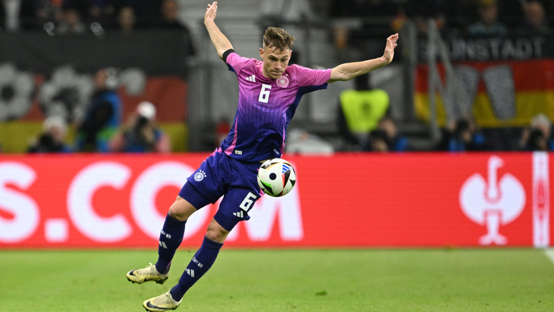 Kimmich zeigt klare Kante gegen Rassismus Kimmich zeigt klare Kante gegen Rassismus